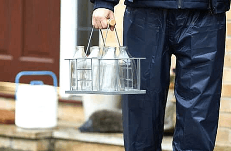 Veja porque a profissão de leiteiro pode voltar a existir - Go Carreira